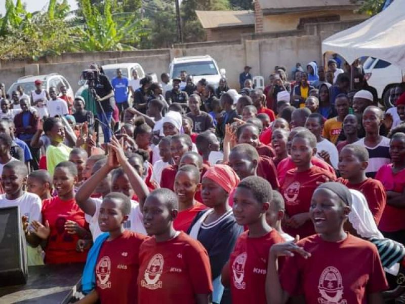 Abadde asomera ku bbasale ya Kasangati High School asinze banne mu bya ...