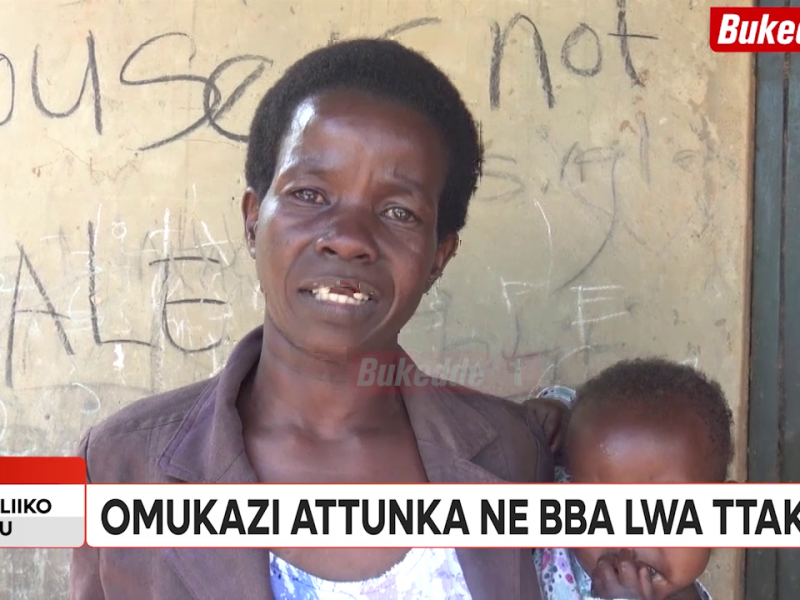 Agataliikonfuufu: Omukazi attunka nebba lwa ttaka.Yasibamu ebibye n ... Agataliikonfuufu: Omukazi attunka nebba lwa ttaka.Yasibamu ebibye n ...
